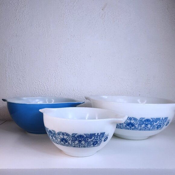 Pyrex | Kitchen | Vintage Pyrex Horizon Blue 44 442 443 White Blue ...